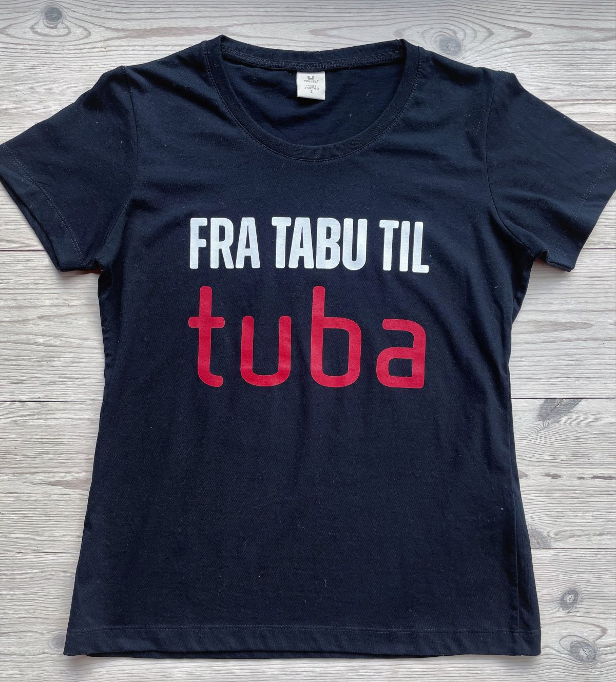 T-shirt: Fra tabu til TUBA - T-shirts - TUBA Danmark